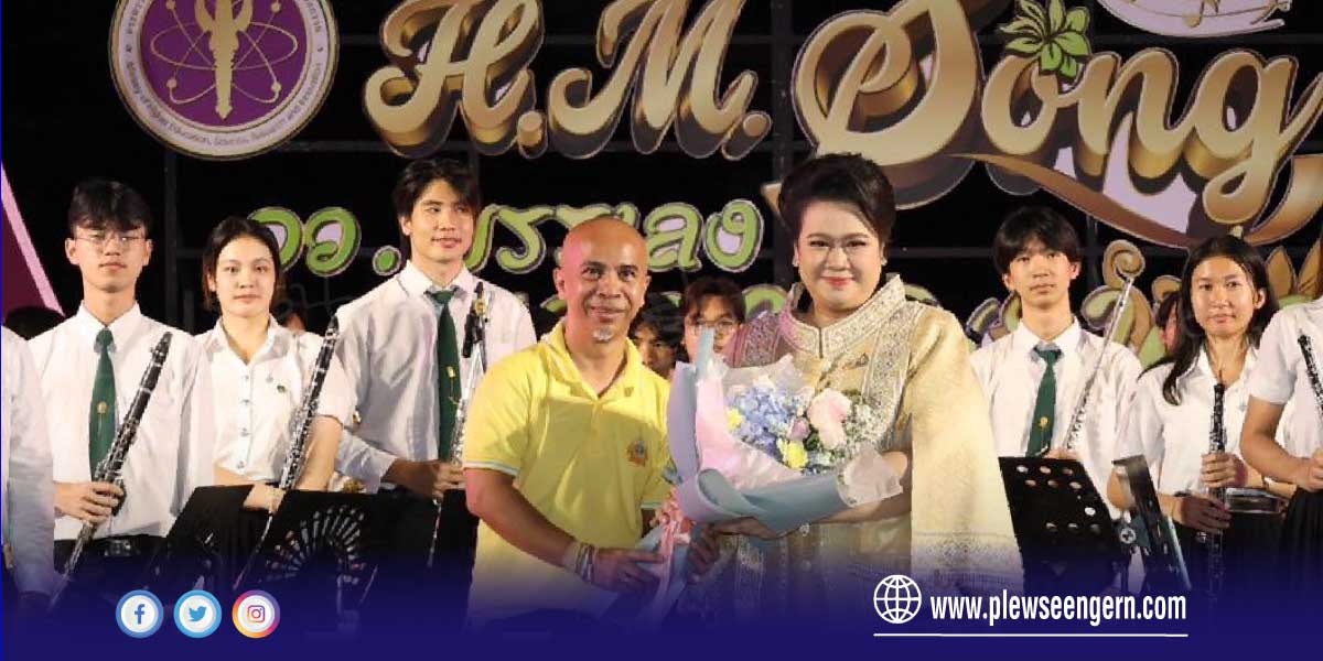 “ศุภมาส” นำทีมผู้บริหารกระทรวง อว.ร่วมกับประชาชนขับร้องเพลงชาติ เพลงของพ่อ “รัชกาลที่ 9” ดัง ...