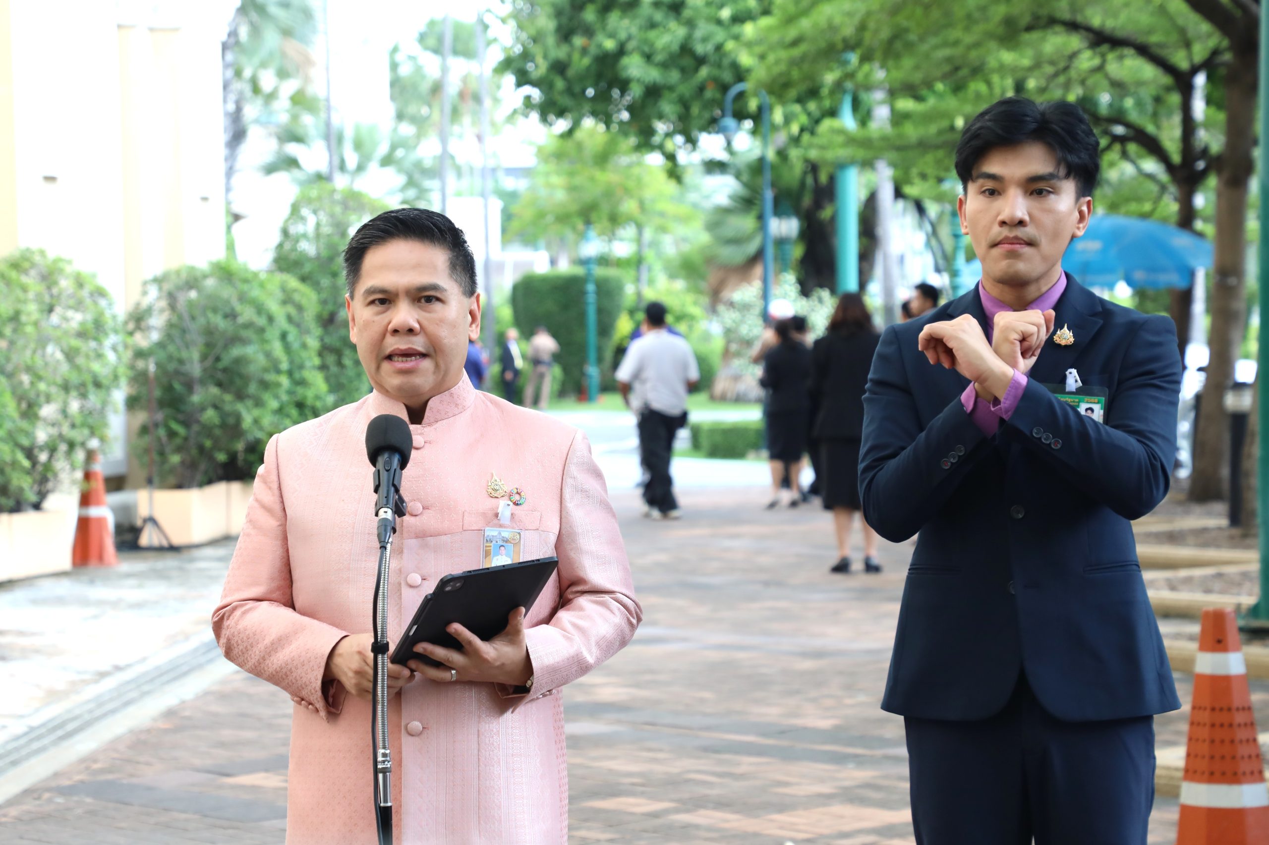 “วราวุธ” เผย พม. ตั้งเป้าเพิ่มล่ามภาษามือ ปี 2568-69 จ้างงานคนพิการทั่วประเทศ